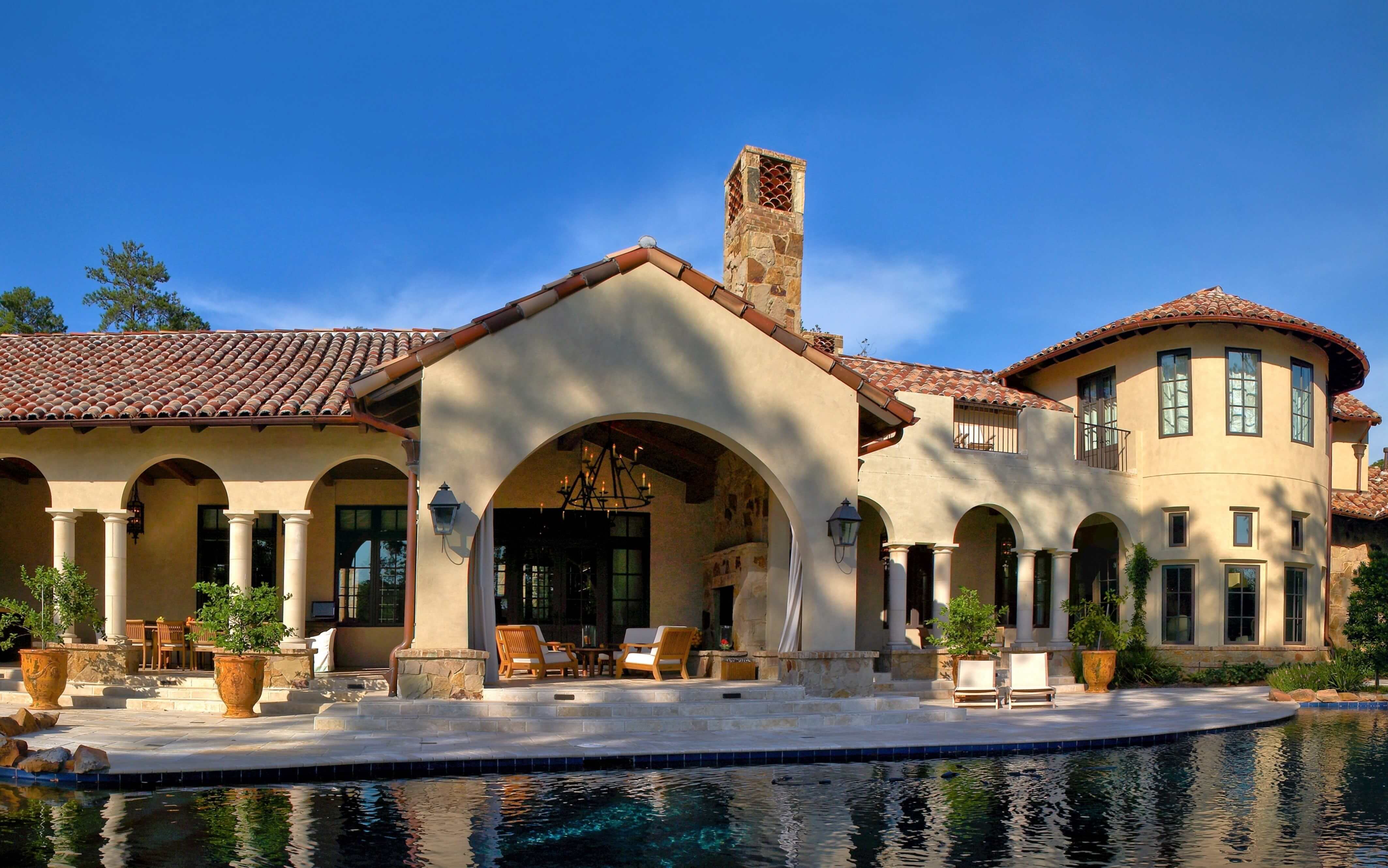 Exposed Rafter Tails vs. Flat Soffit with Corbels