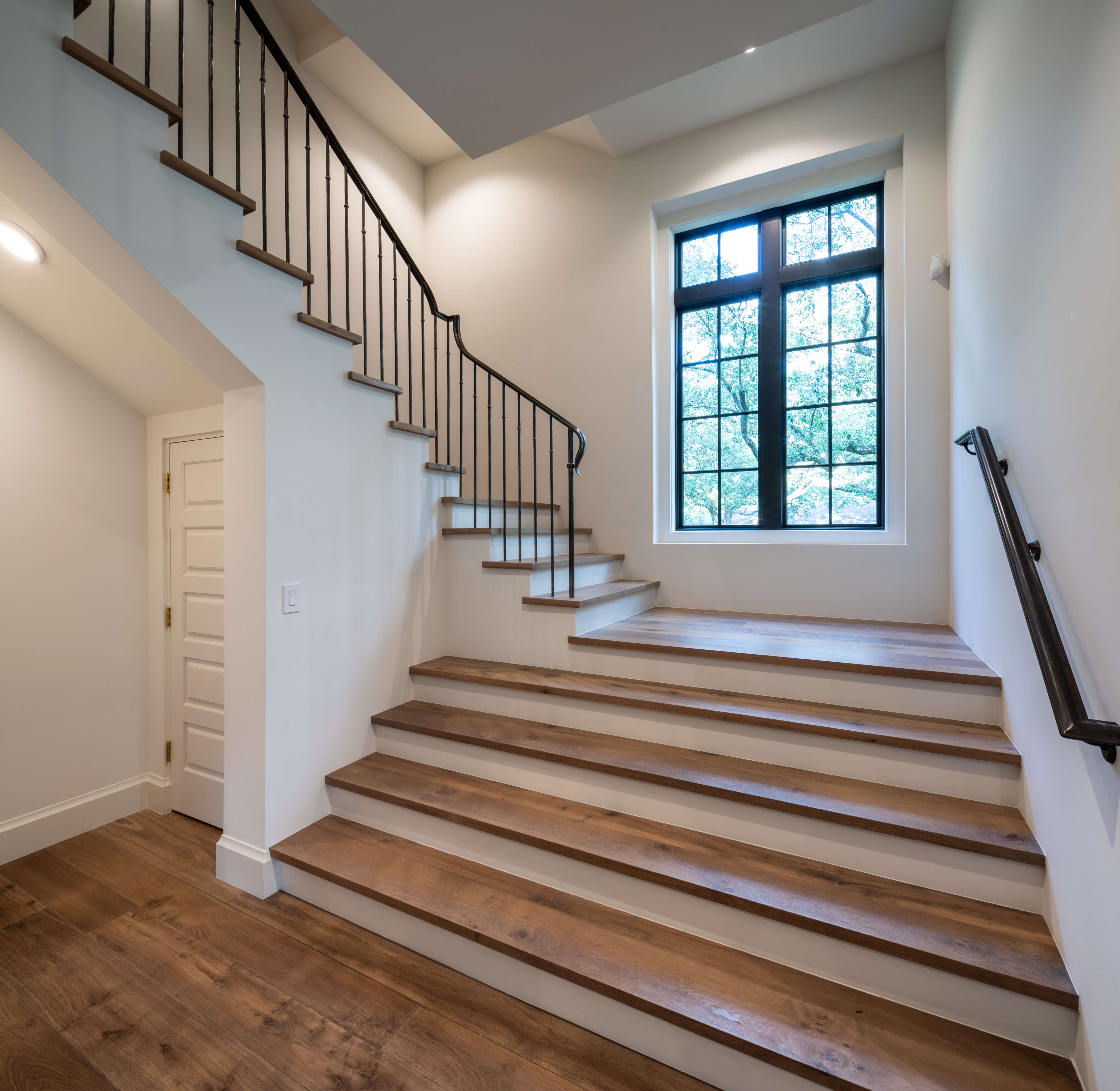 Cased vs. Kerfed (Trimless) Windows