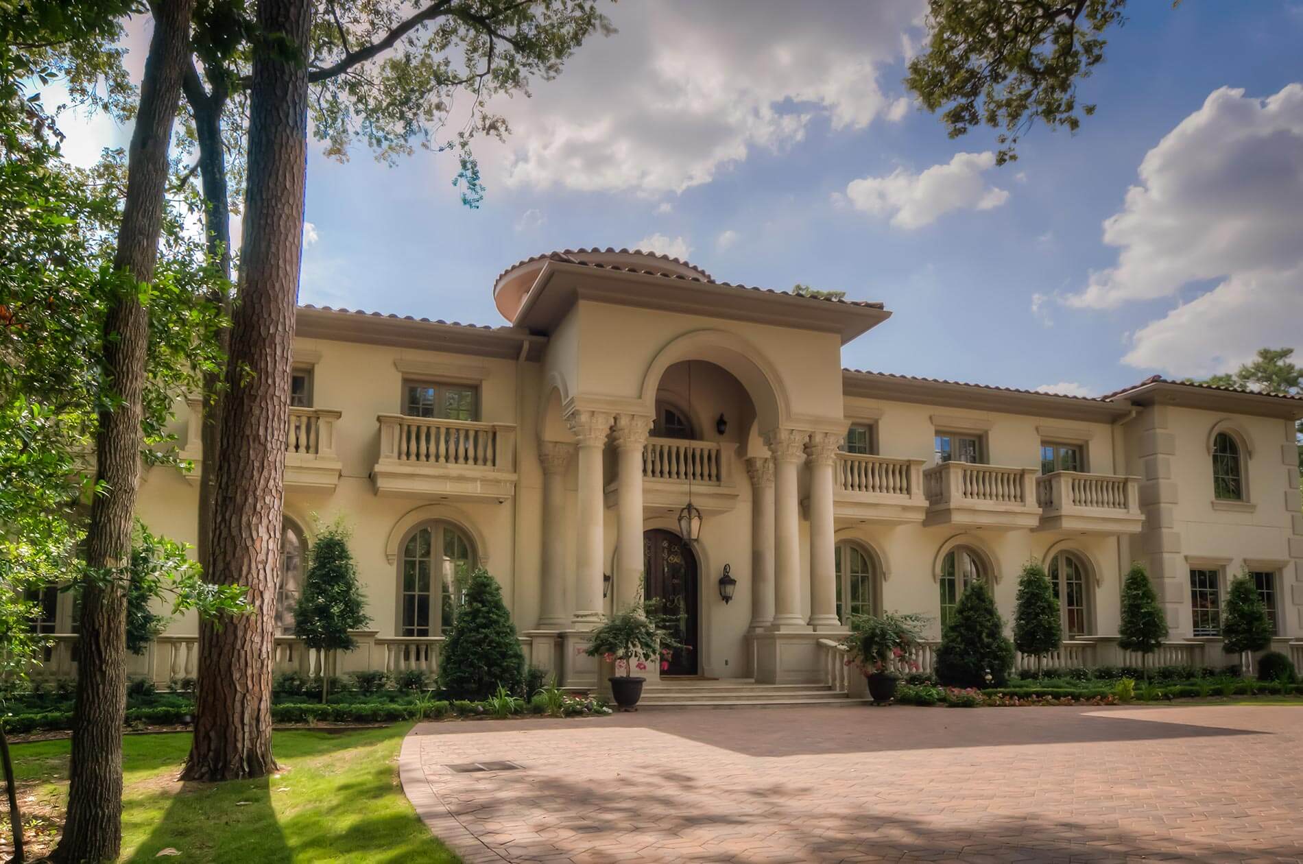 Top Houston Neighborhoods to Build a Luxury Home